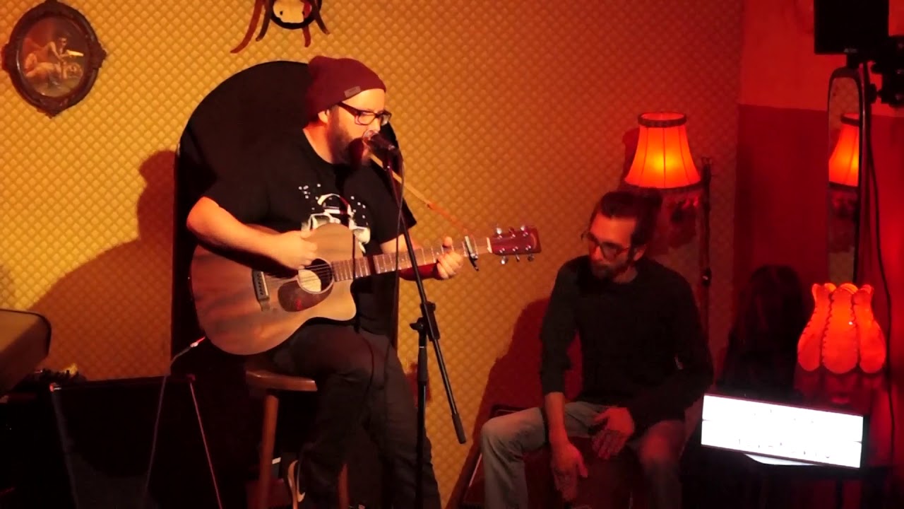 Singer-Songwriter Nik Novakovic (aka Nik Nova) awesome moment live at ...