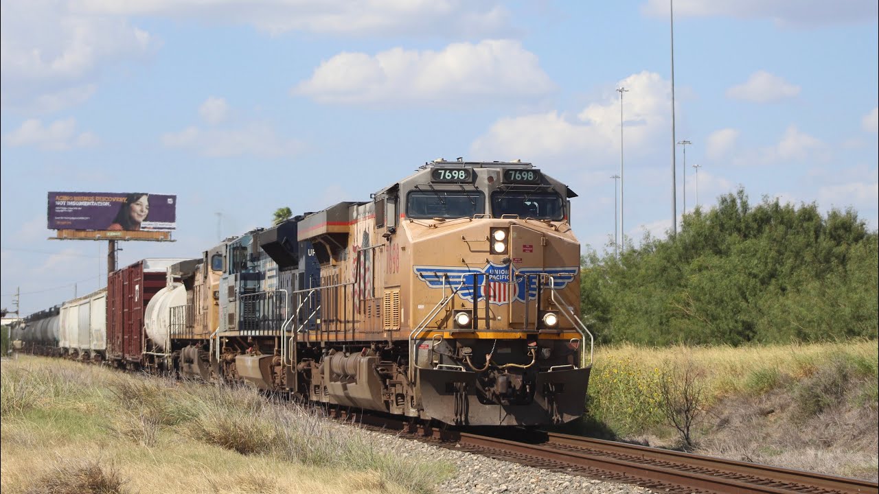 UP 7400, CP 7020, CP 6644, UP 1982, UP 6706 all in Laredo TX - YouTube