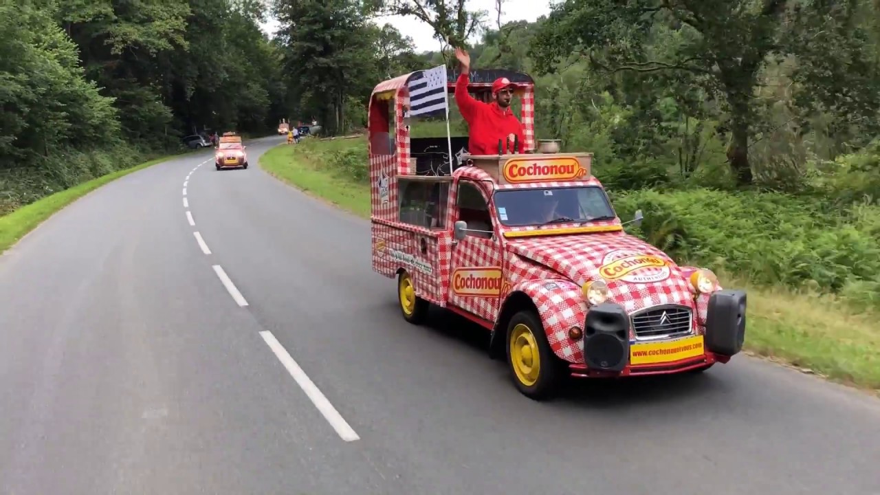 Tour de France 2018 - Les 2CV Cochonou en Bretagne - YouTube