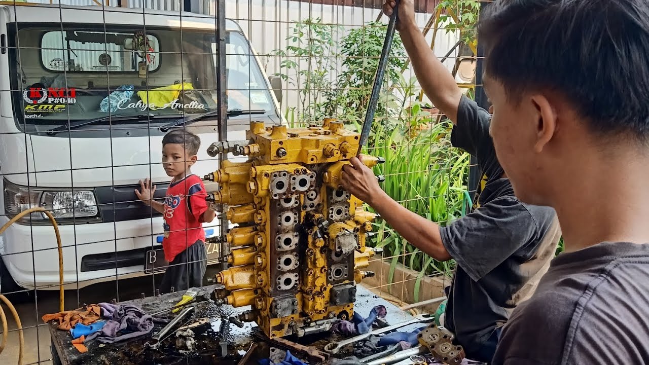 Control Valve PC-200-8 M0 | Re-Sealing Overhoul using Genuine Seal ...