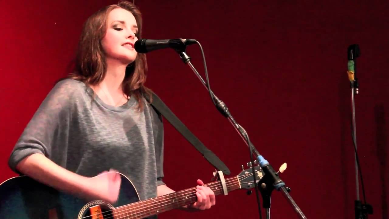 Allie MacDonald Live at Lola 2011 - YouTube