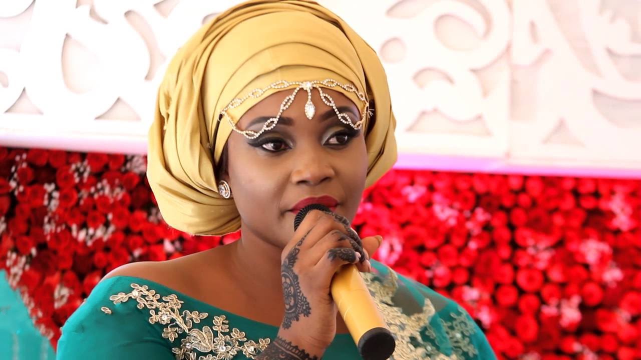 Shamsa Ford kumsomea Al-badil aliyeiba account yake ya Instagram - YouTube