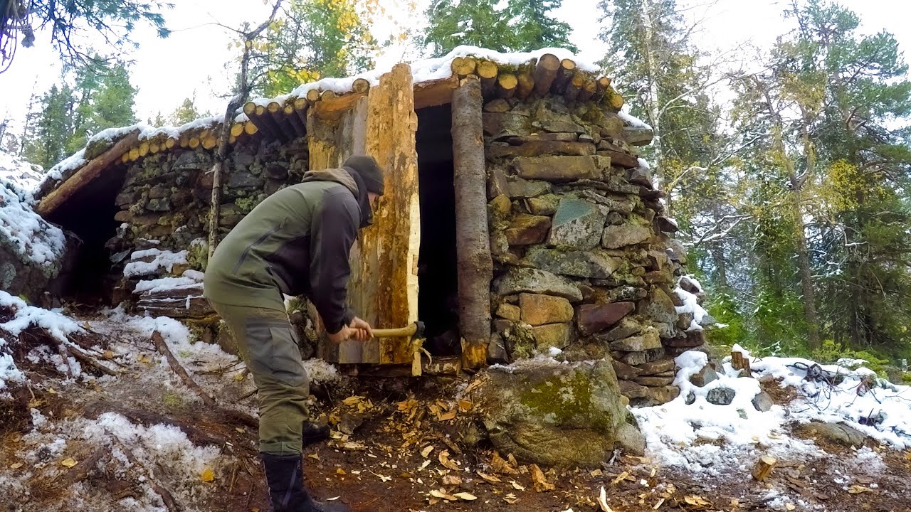 Building a Stone HOUSE with ALL NATURAL Materials: Installing a BEAR ...