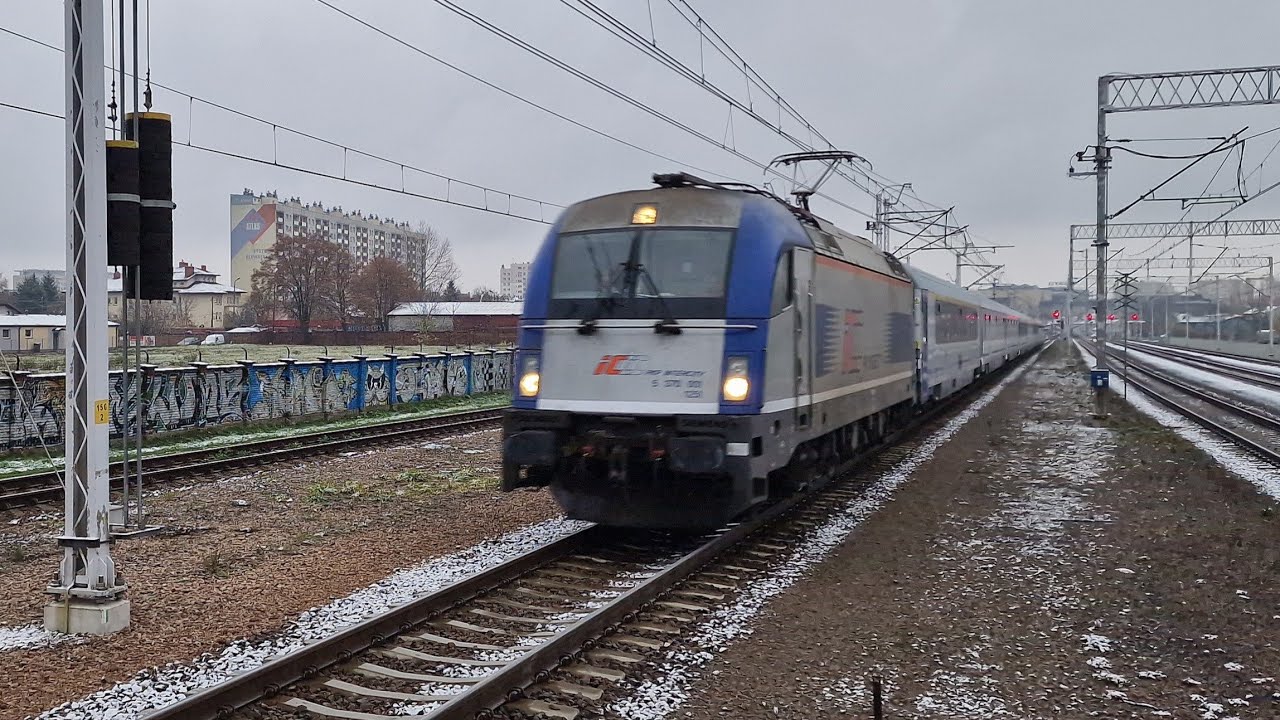 EU44-001 + IC WAWEL z Przemyśla Gł. do Berlina Hbf., mija stację ...