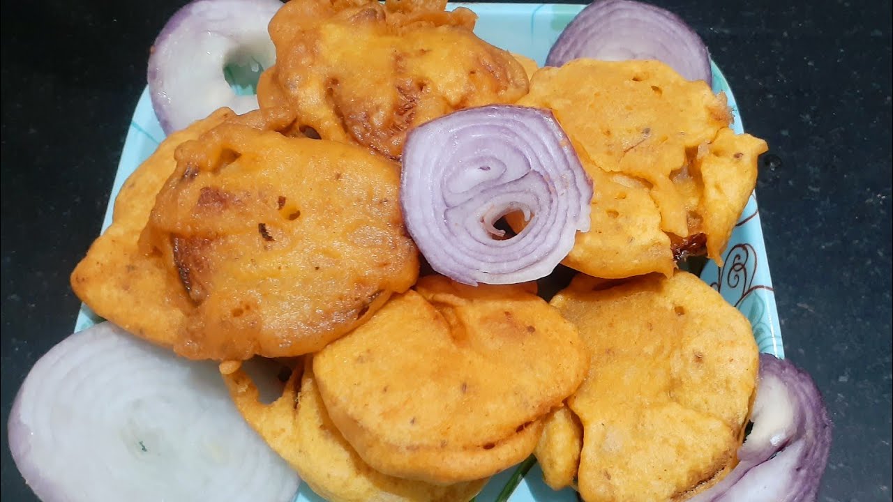 How to prepare easy and tasty onion bajji(వేడిగా వేడిగా కరకరలాడే ...
