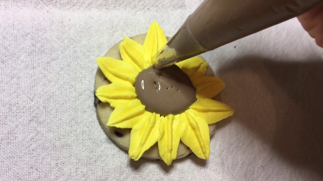 Sunflower Cookie | Cookie Decorating | Royal Icing - YouTube