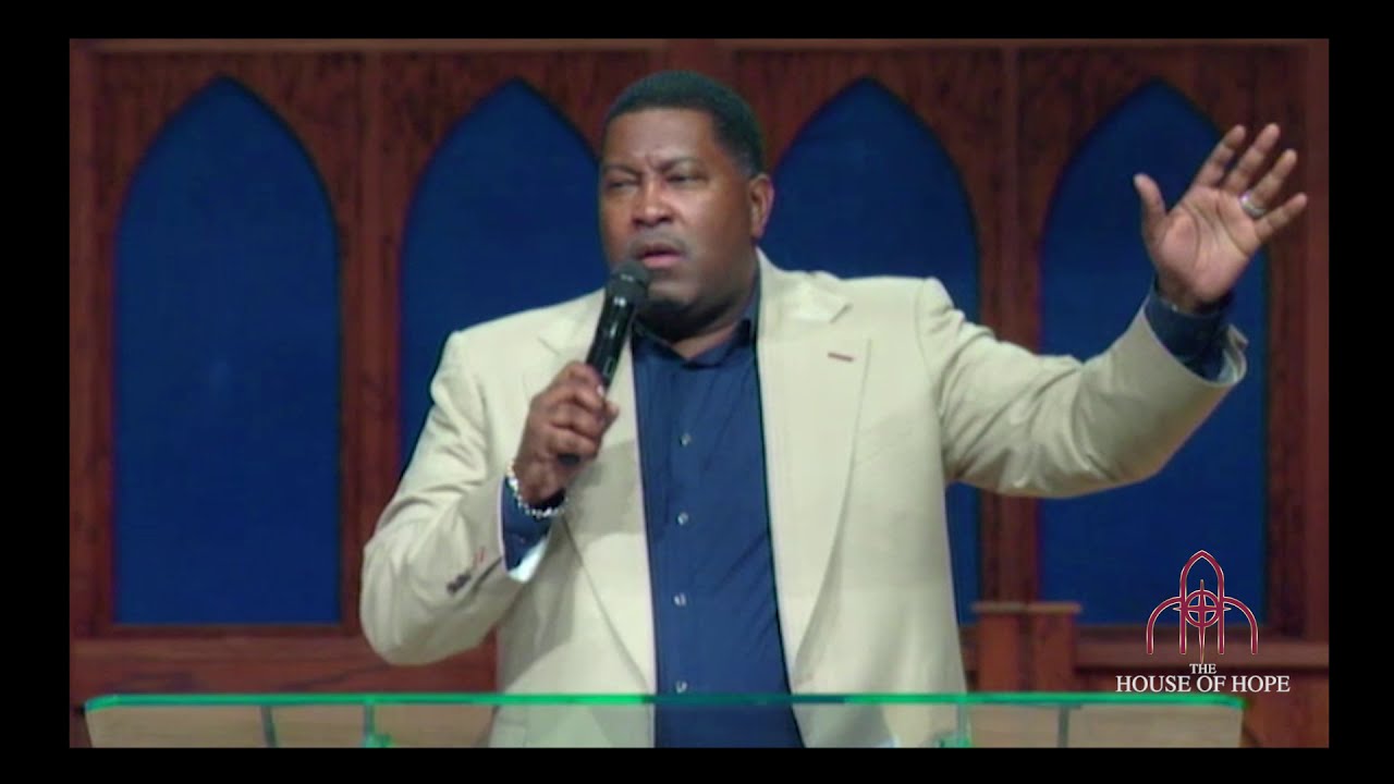 We Offer Praise song by Dr. Smith w/Musician Solo - YouTube
