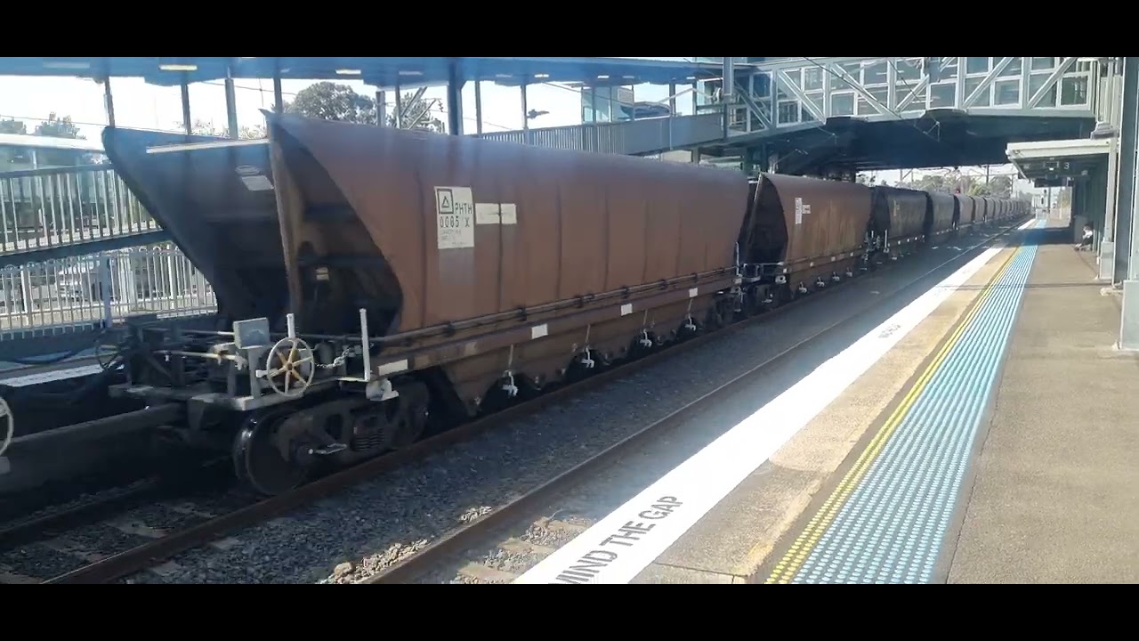 CEY007 004 001 going thru Mount Druitt Station in December 2023 - YouTube
