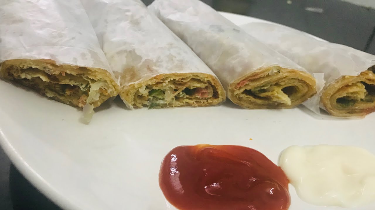 Crispy egg paratha | restaurant style layered egg paratha roll - YouTube
