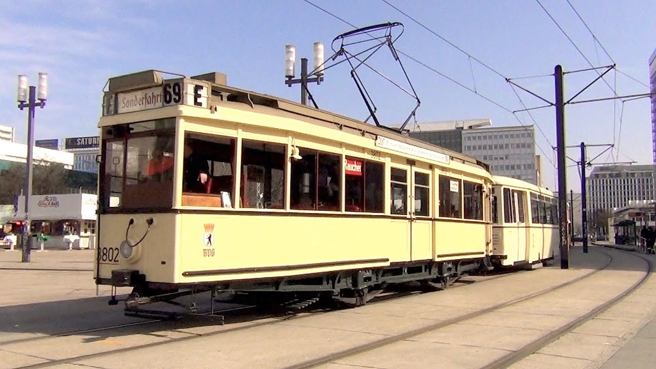 Historische Straßenbahn Berlin Alexanderplatz - Mitteleinstiegwagen Typ ...