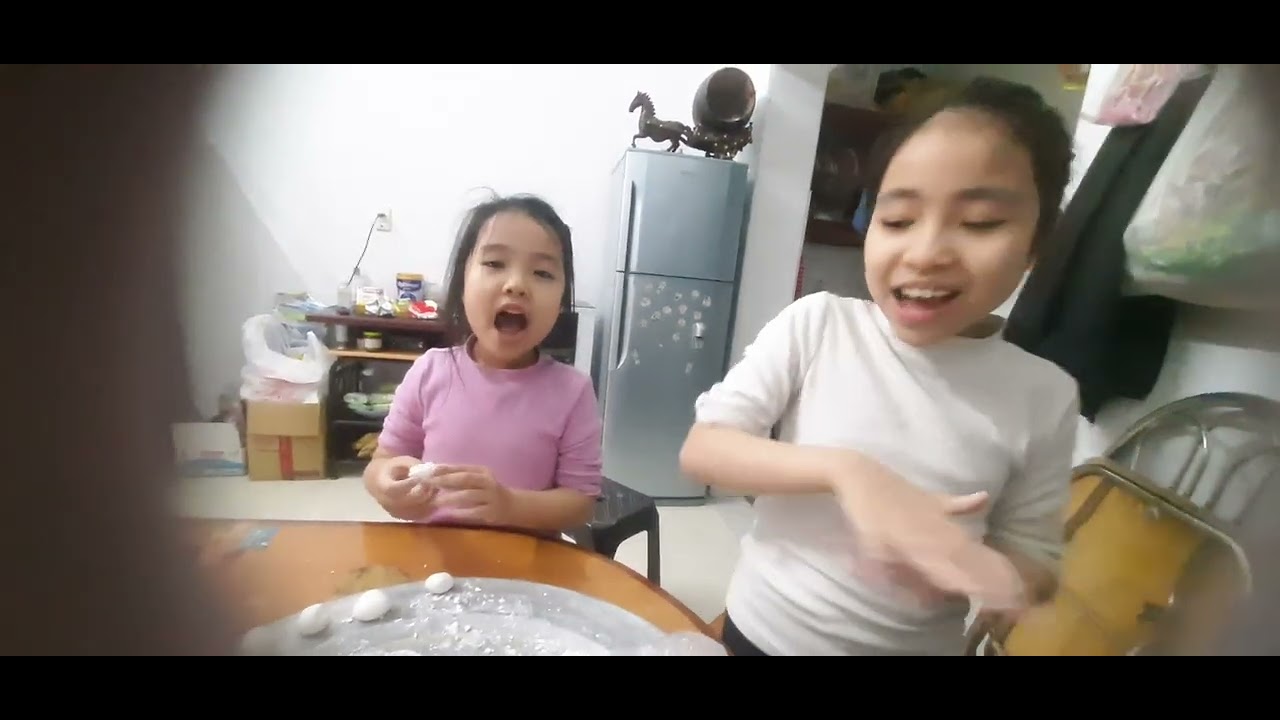 Singing while making Troi cake - YouTube