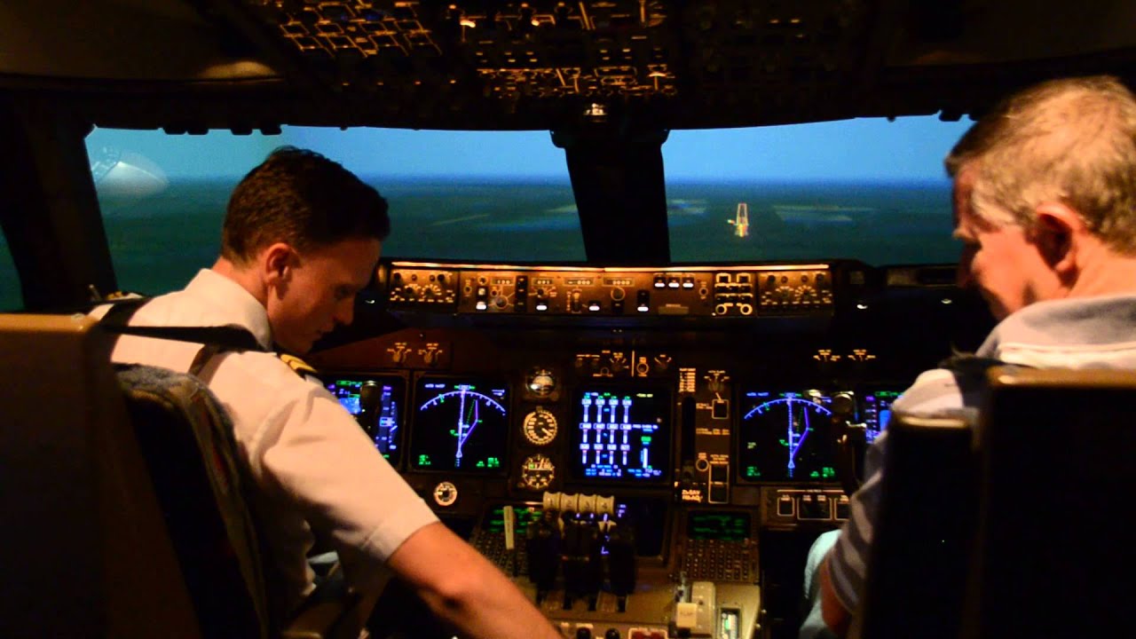 747-400 Full Motion Flight Simulator Landing at Cardiff Aviation ...