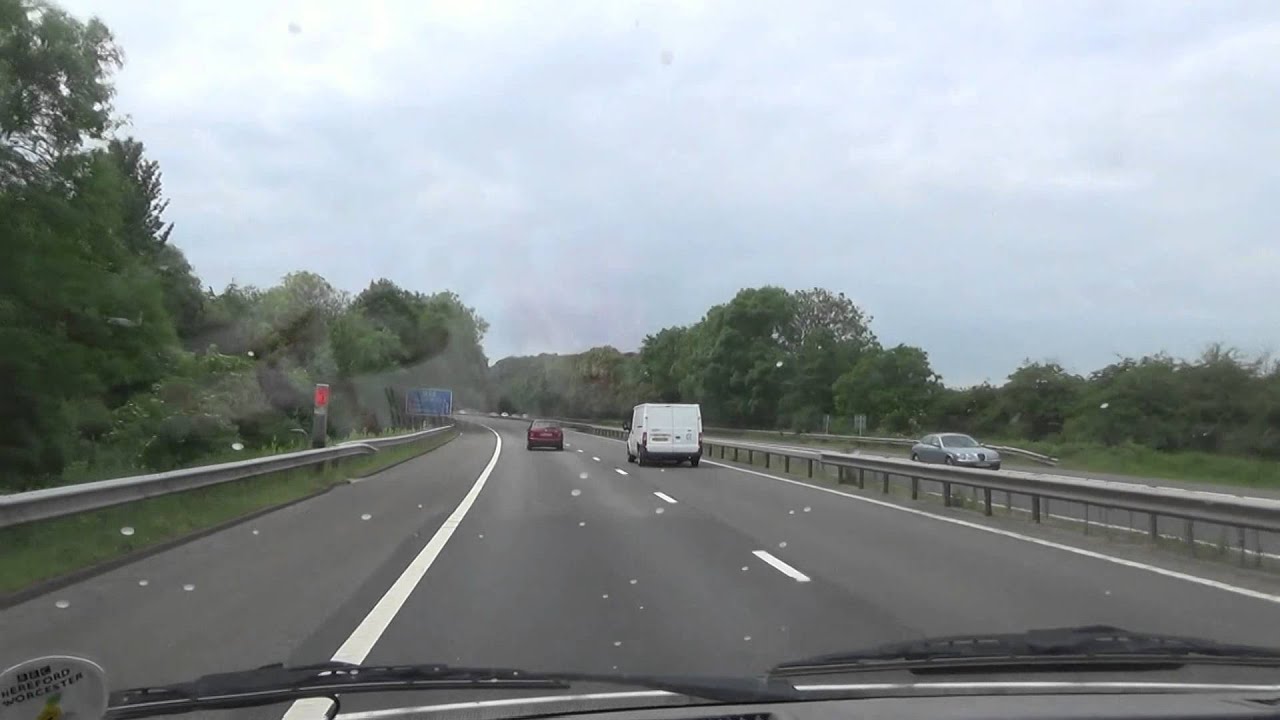 HWFR & GFRS x2 MAN fire appliances shout eastbound on the M50 - YouTube