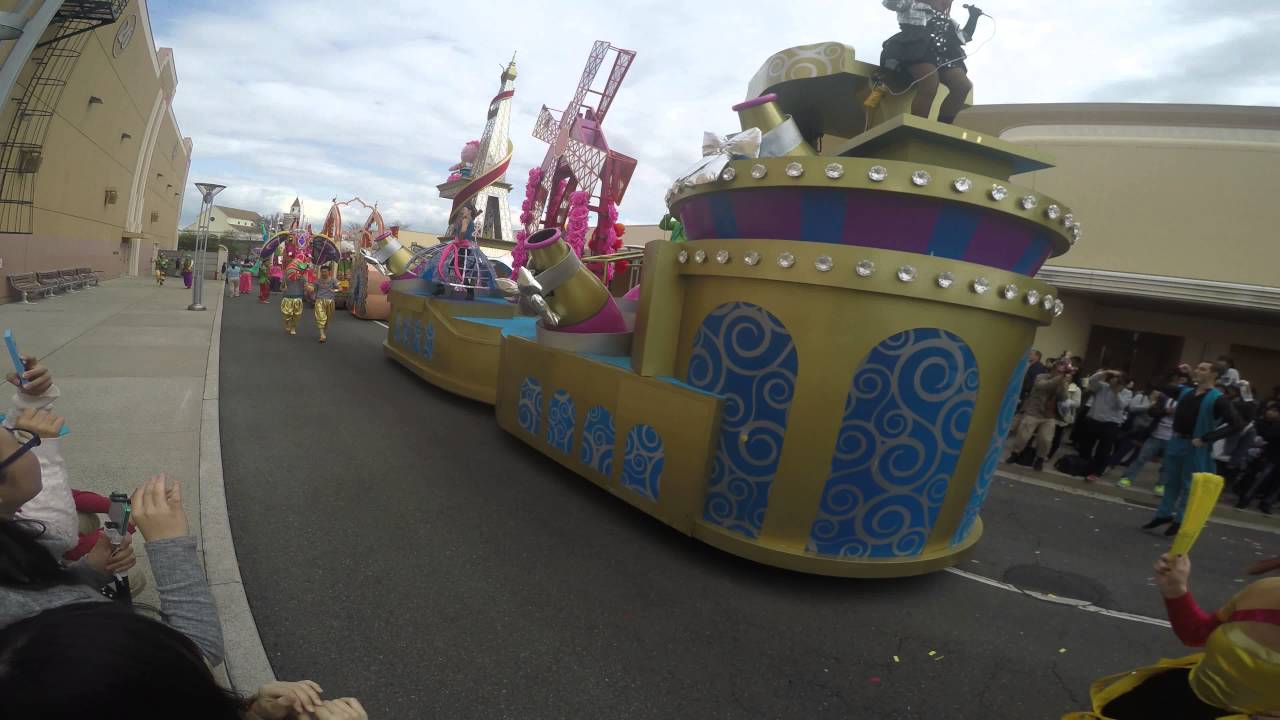 USJ parade - YouTube