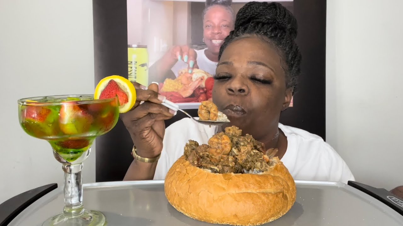 HOMEMADE SEAFOOD GUMBO BREAD BOWL 😋🔥 - YouTube