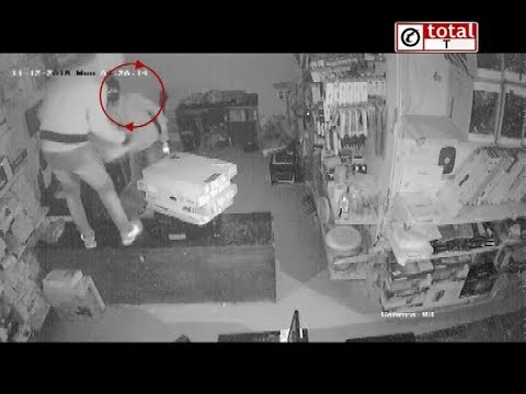 Clever Thief caught on CCTV Camera - YouTube