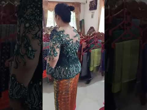 Mempromosikan Kebaya Suhut Bolon