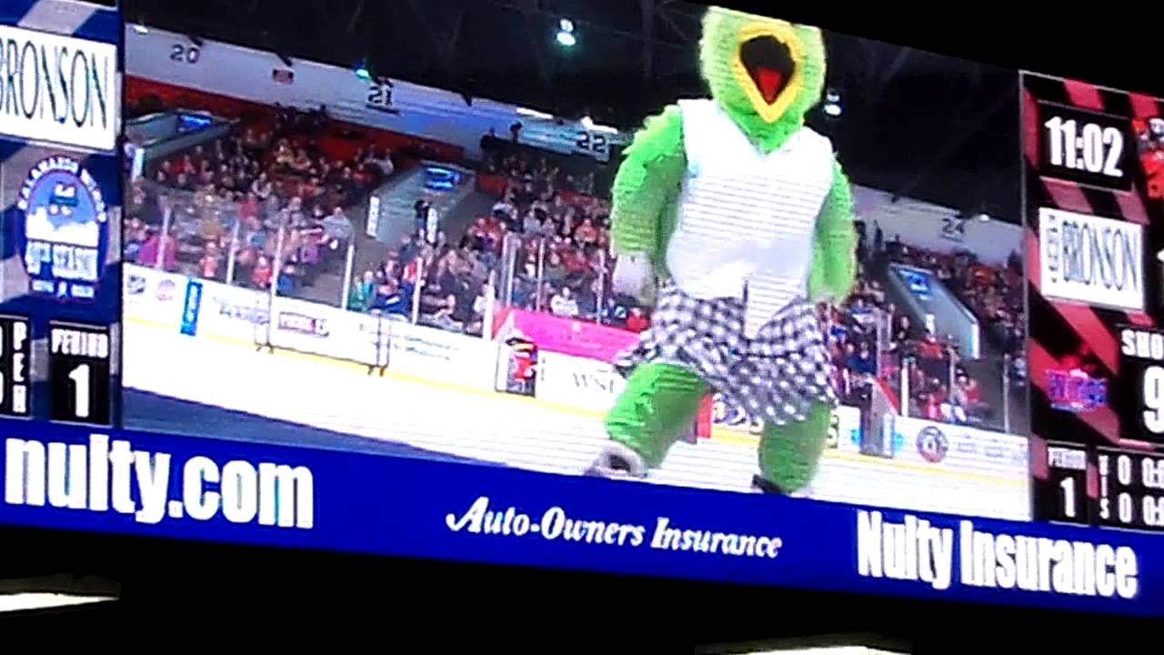 KWings Slappy New Years Eve 2013 - YouTube