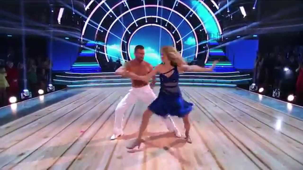 【HD】DWTS 19 Week 6 Lea Thompson & Artem Chigvintsev SALSA Dancing With ...