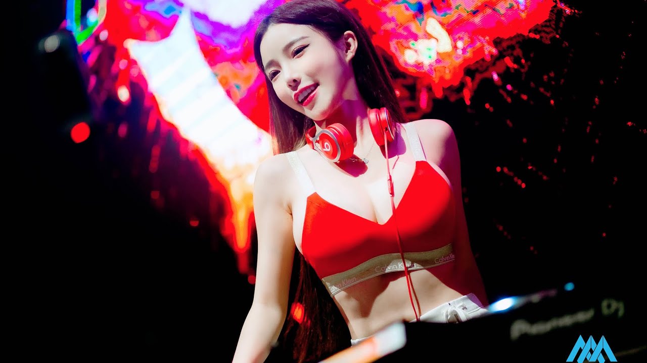 DJ AMBER NA-Live at Maxx Club - YouTube