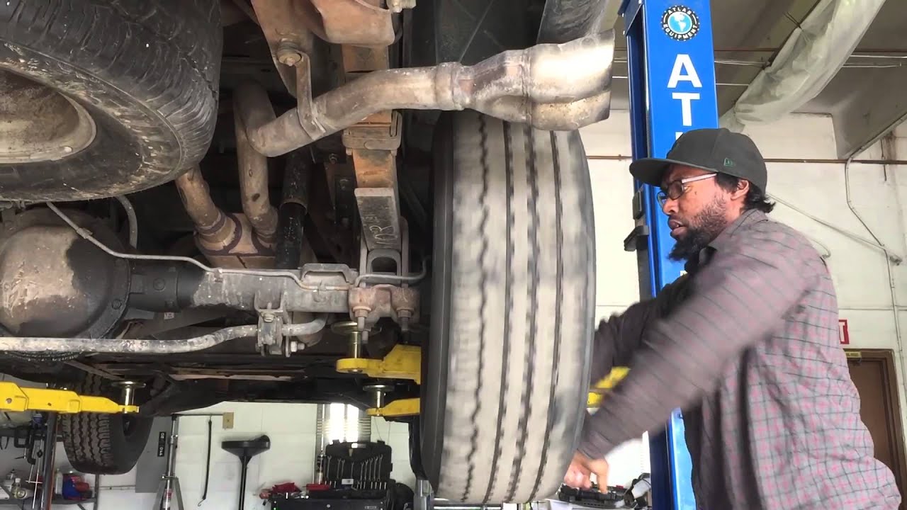 1999 Chevrolet Tahoe bent rear axle - YouTube