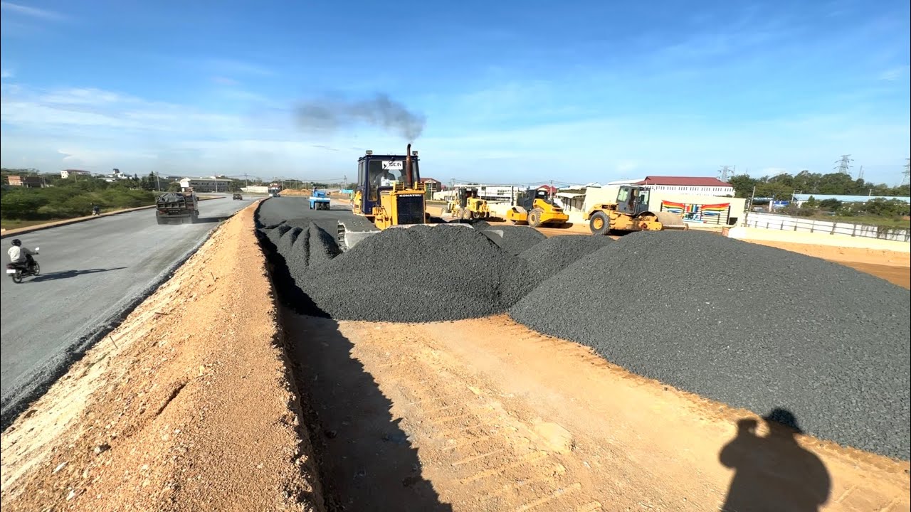 Powerful Showing Operator Talented KUMATSU Motor Grader & Bulldozer ...