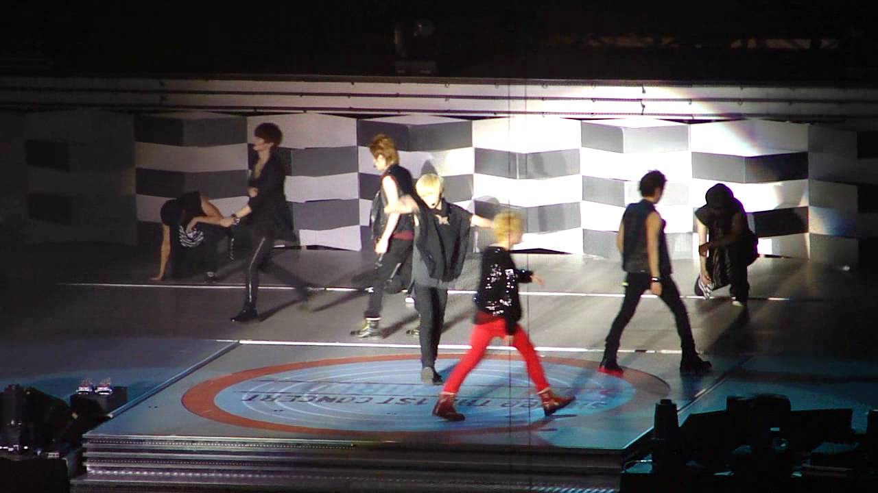110910 SHINee World Concert SG - Ring Ding Dong (23/29) - YouTube