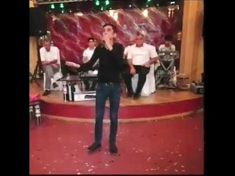 Yetim Eyvazın bacısı oğlu Rəşad Siyezenli.Bir qoca cavanlıq şəklinə baxir