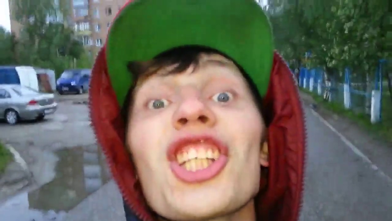 Russian dude mess with the wrong car (subtitles) - YouTube