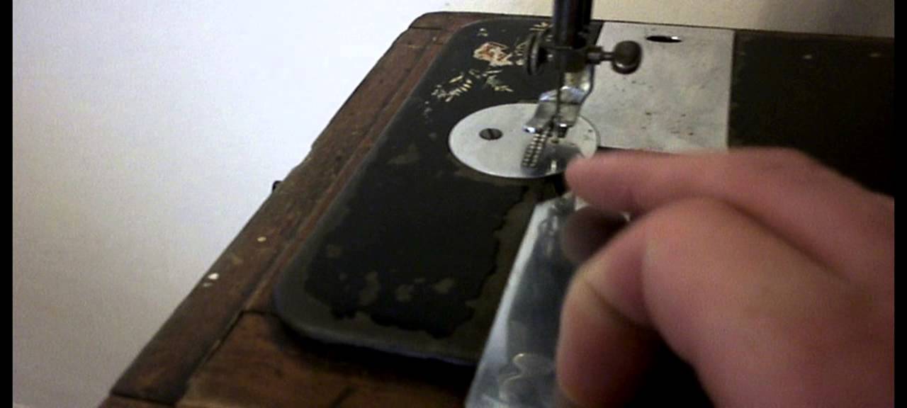 ANTIQUE VICTORIAN 1896 SINGER 28k HAND CRANKED OPERATED SHUTTLE SEWING ...