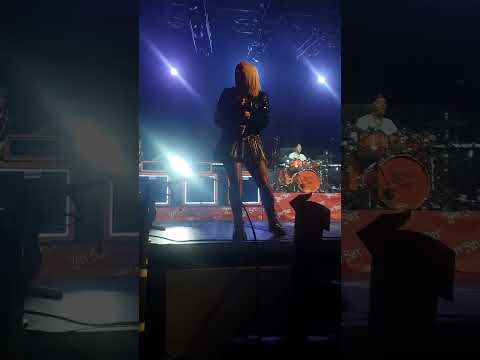 Avril Lavigne, Phem and Girlfriends- All The Small Things (Blink-182 cover) live @Prague 26.4.2023