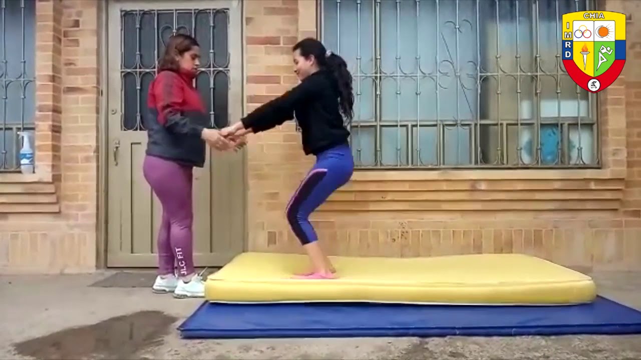 GIMNASIA: FORMA CORRECTA DE HACER EL ROLLO HACIA ADELANTE - YouTube