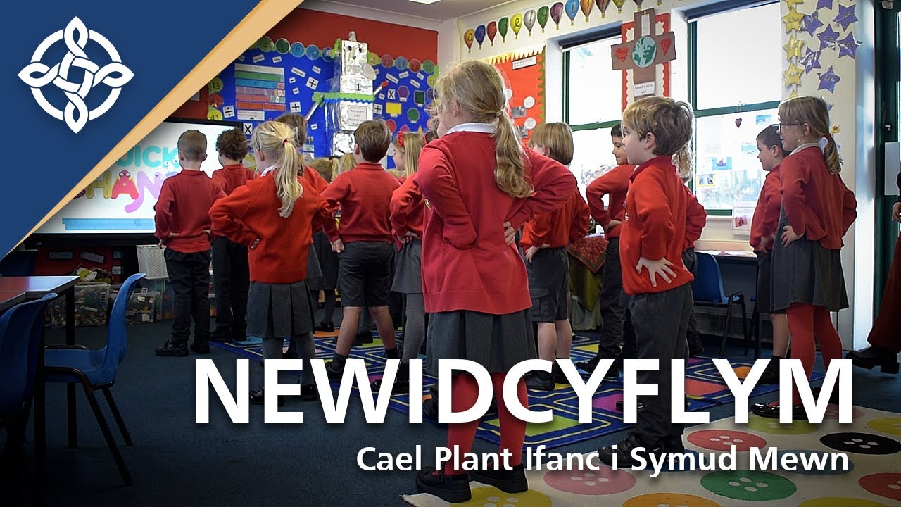 NewidCyflym - Cael Plant Ifanc i Symud Mewn Ysgolion - YouTube