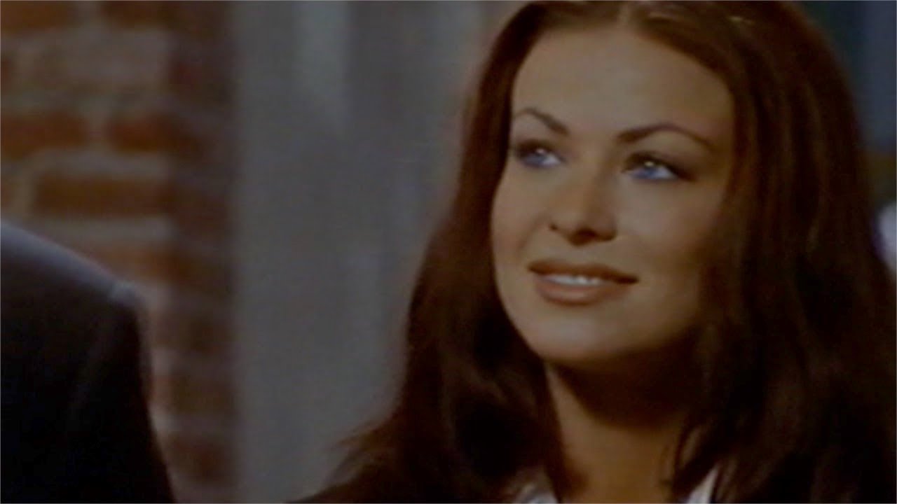 Carmen Electra on Hyperion Bay S2E1 - YouTube