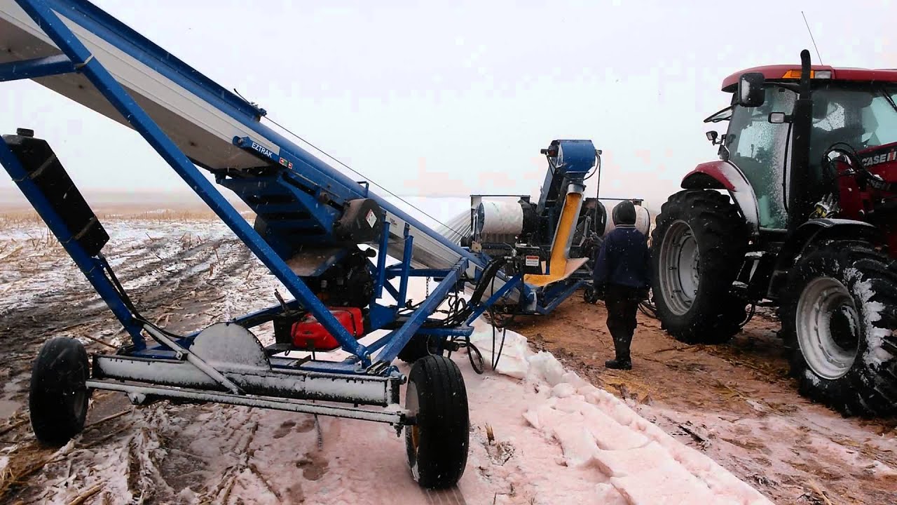 Ag bag Unloader - YouTube