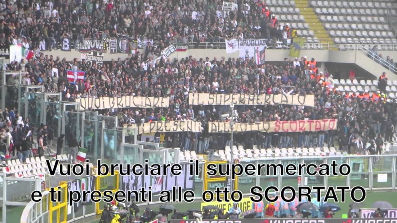Ultras Juve espongono striscioni contro tifosi Toro - YouTube