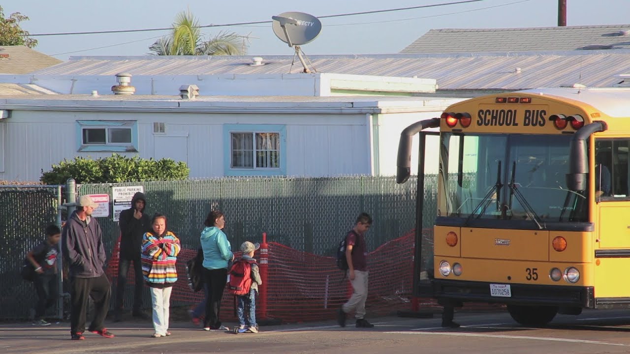 Kids living in Tijuana are going to school in the United States - YouTube