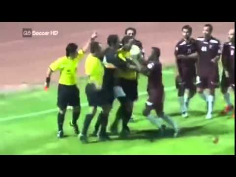 Hakim əvvəl döydü, sonra qırmızı kart göstərdi