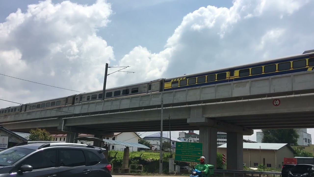 2/7/2022 [KTM] Southern Shuttle 42 at Segamat viaduct - YouTube