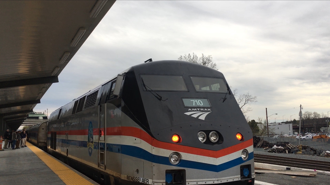 The Amtrak Lake shore limited 449/49 connection at Albany station ...
