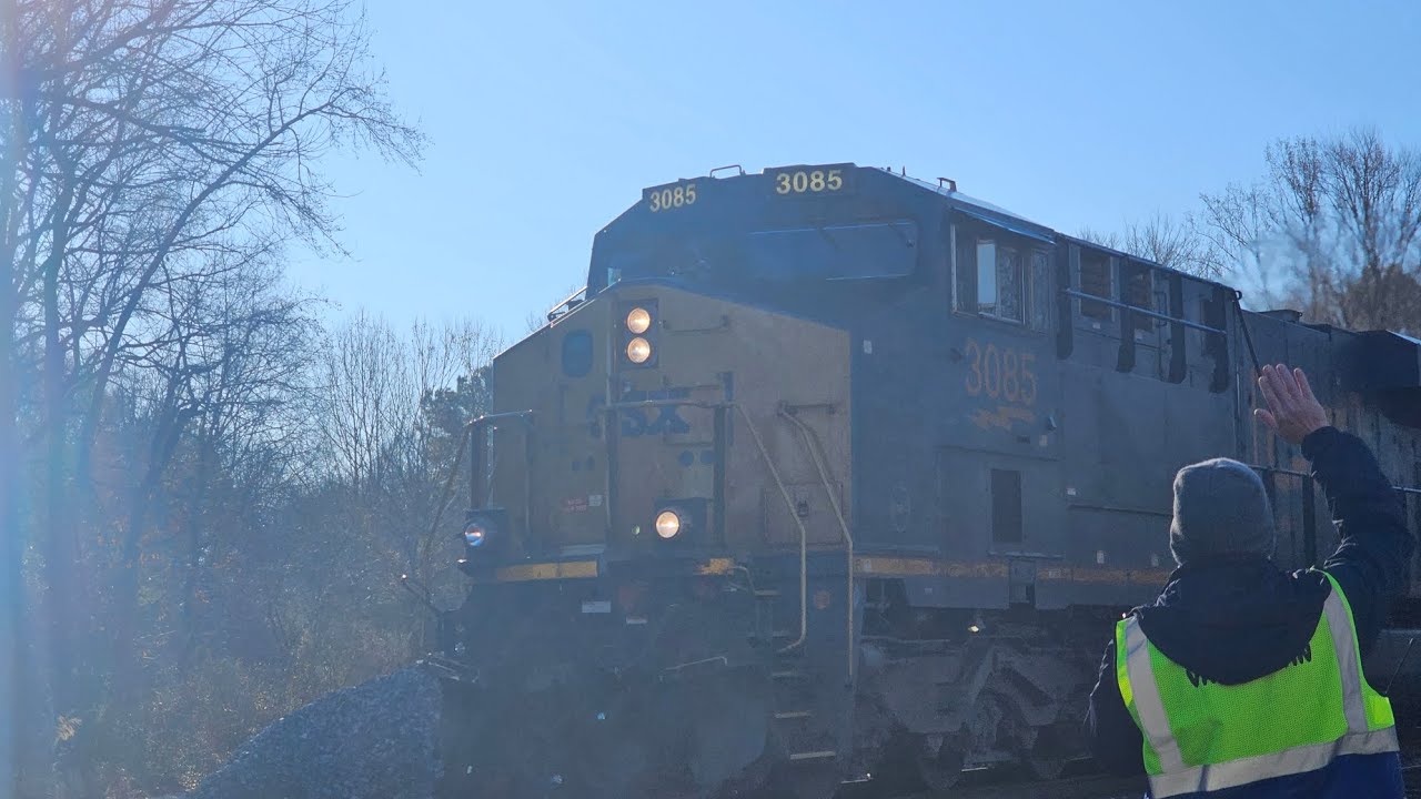 CSX Manifest train heads north through Doswell, VA - YouTube