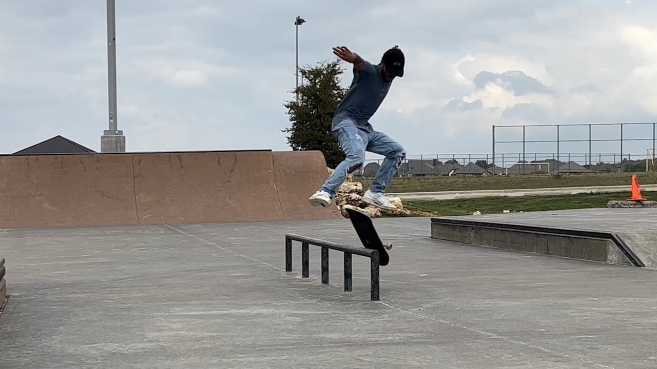 Kickflip Back Feeble day1 - YouTube