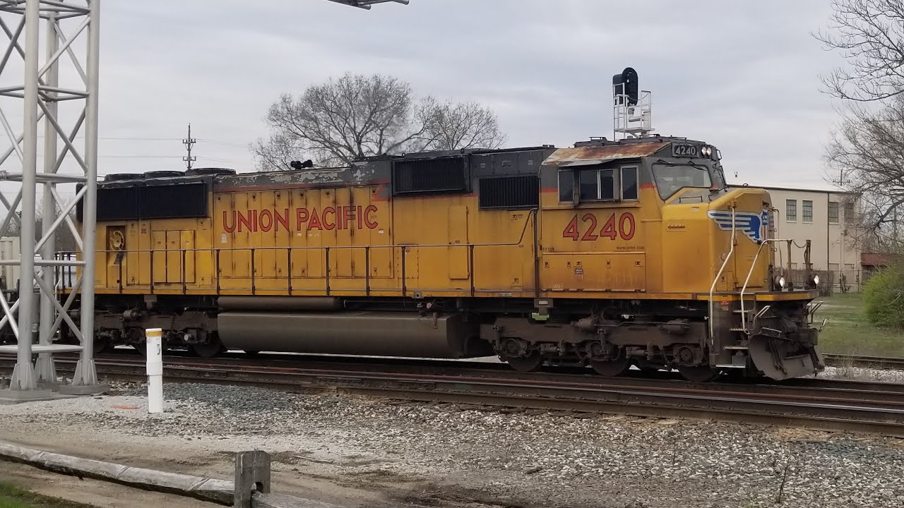 UP 4240 Leads Q132 through Terre Haute, IN - YouTube