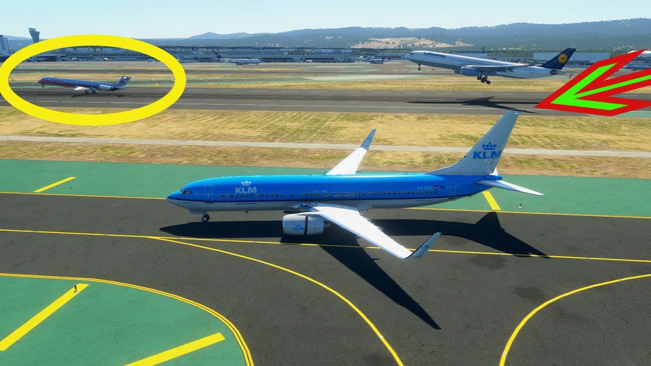 2 Airplanes Take Off and Landing at Same time Most Dangerour Airport ...