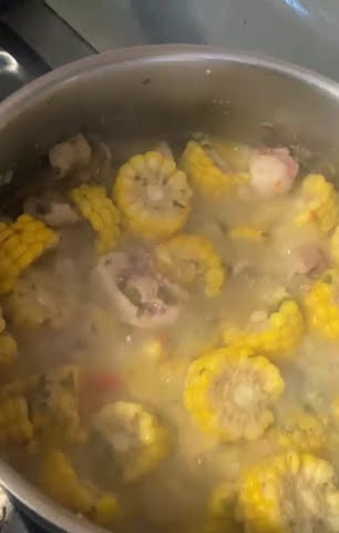 Corn and pigtails in coconut milk. - YouTube
