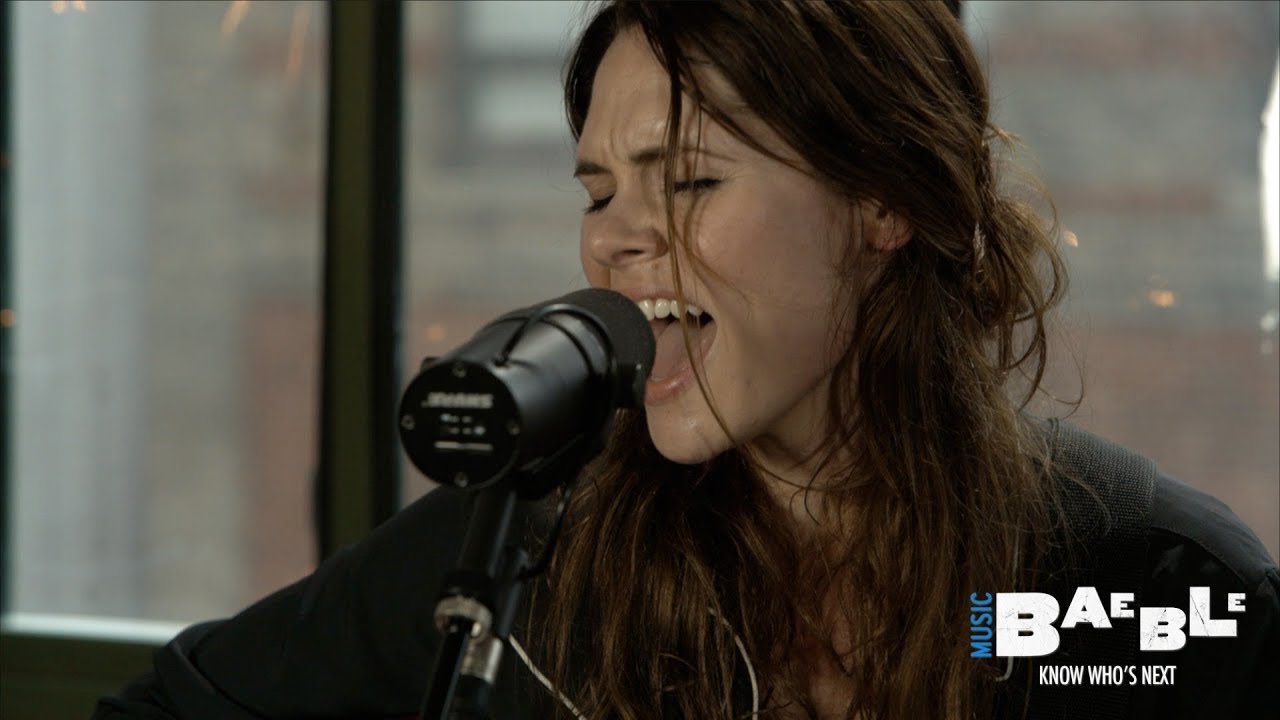 Suzanne Santo performs "Ghost In My Bed" || Baeble Music - YouTube