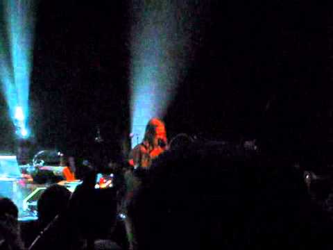 Mutemath - Roy Mitchell-Cárdenas Bass Solo - YouTube