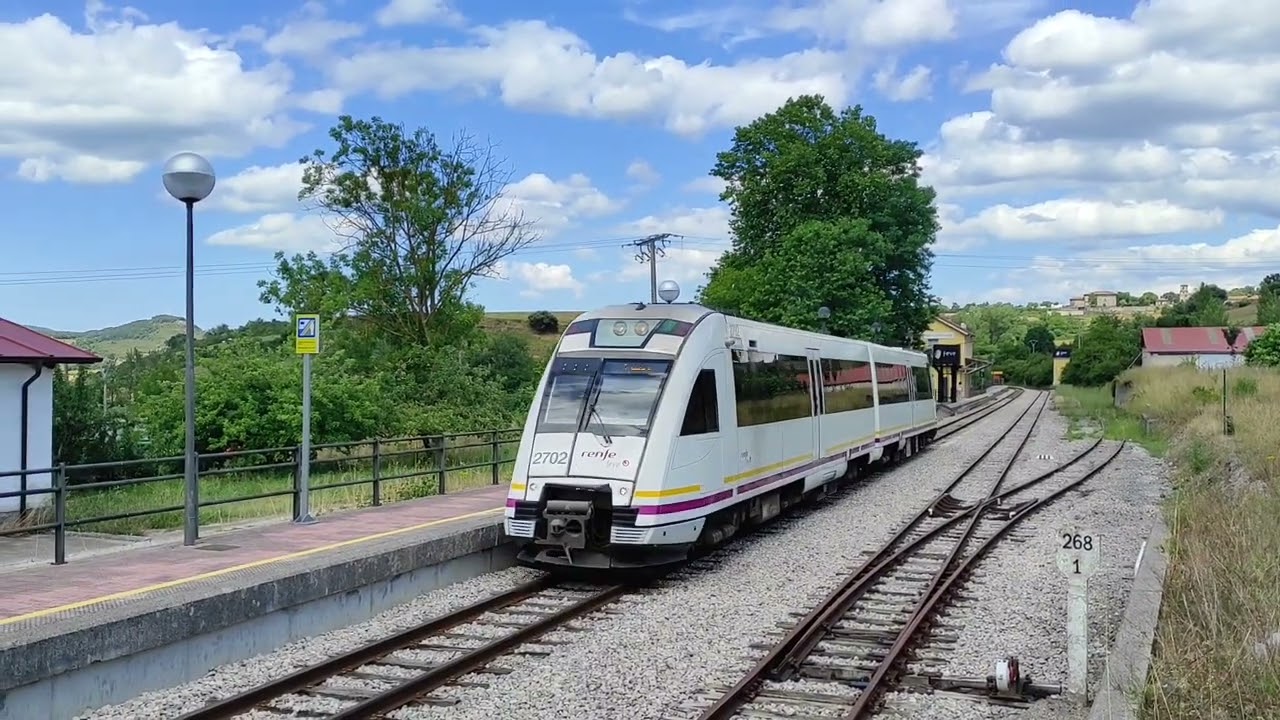 Trenes Renfe-Feve automotores 2700 en la línea Bilbao-Leon 24-6-2022 ...