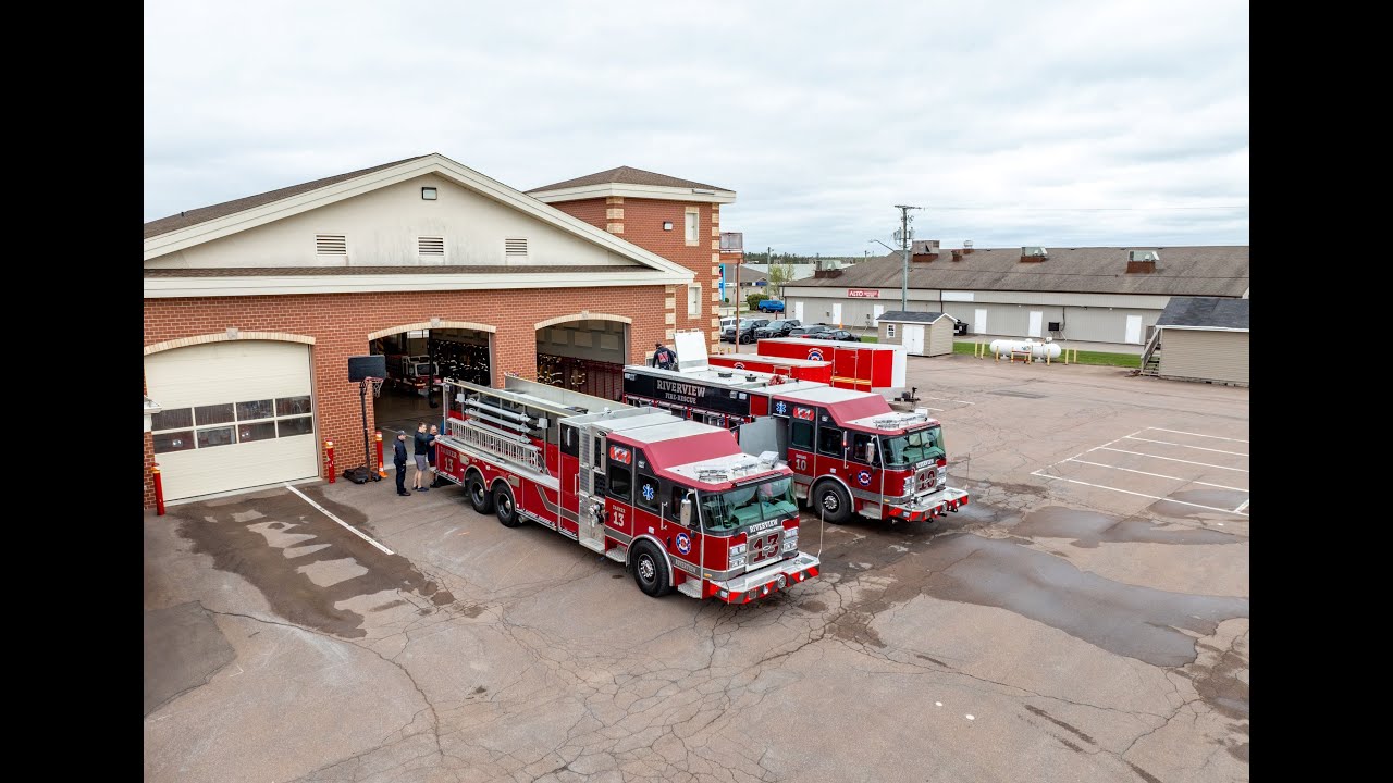 Riverview Fire and Rescue Welcomes Two New Fire Trucks Home - YouTube