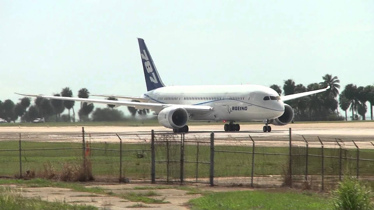 Boeing 787 Dreamliner take-off @ Rafael Hernandez Airport (BQN ...